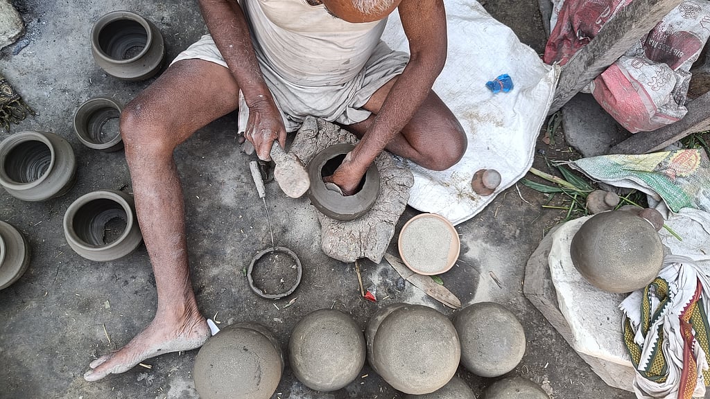 Bihar Potters: Vanishing Soil Threatens Centuries-Old Clay Artisans