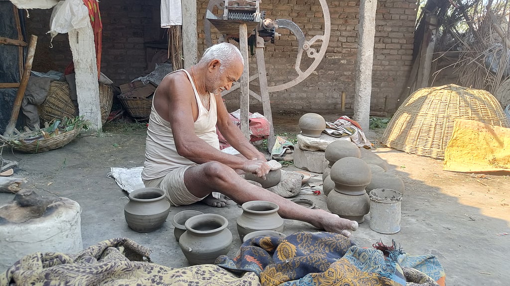 Bihar Potters: Vanishing Soil Threatens Centuries-Old Clay Artisans