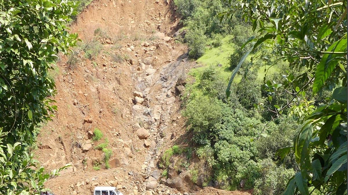 How to be prepared before landslides?