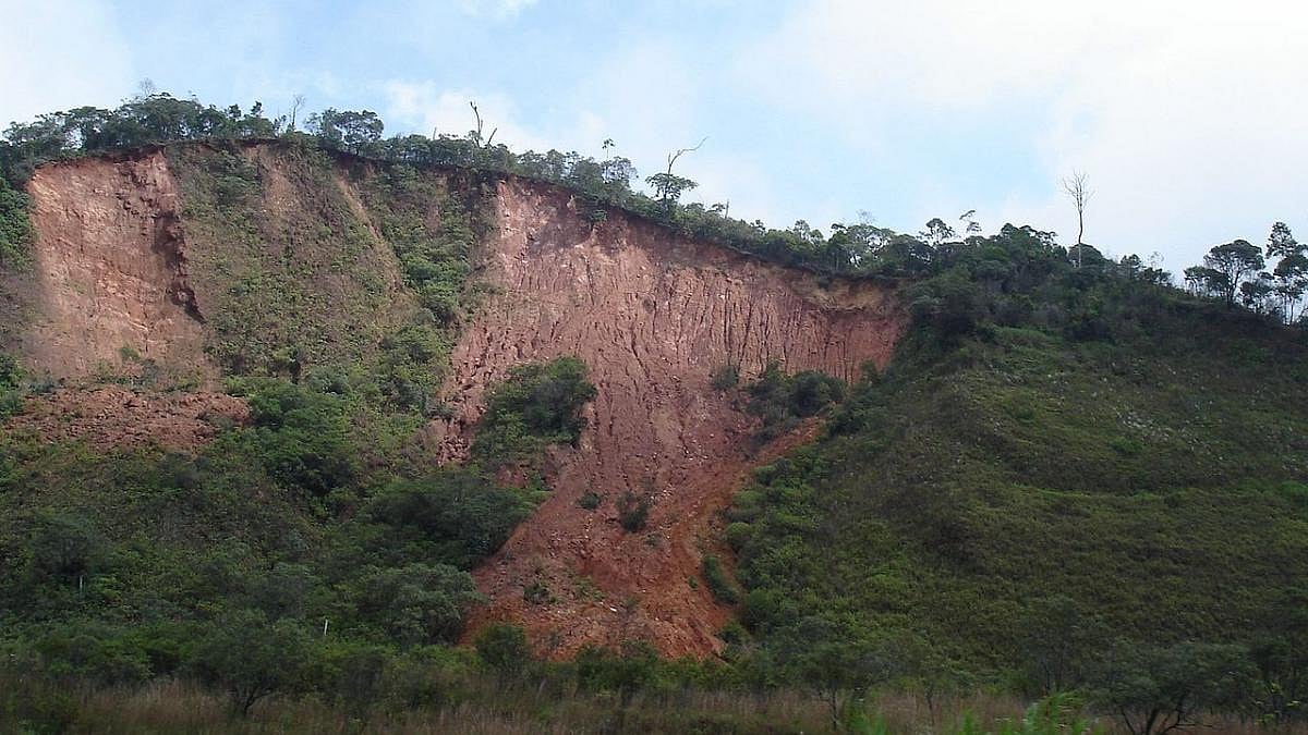 New landslide reporting tool uses social media and artificial intelligence