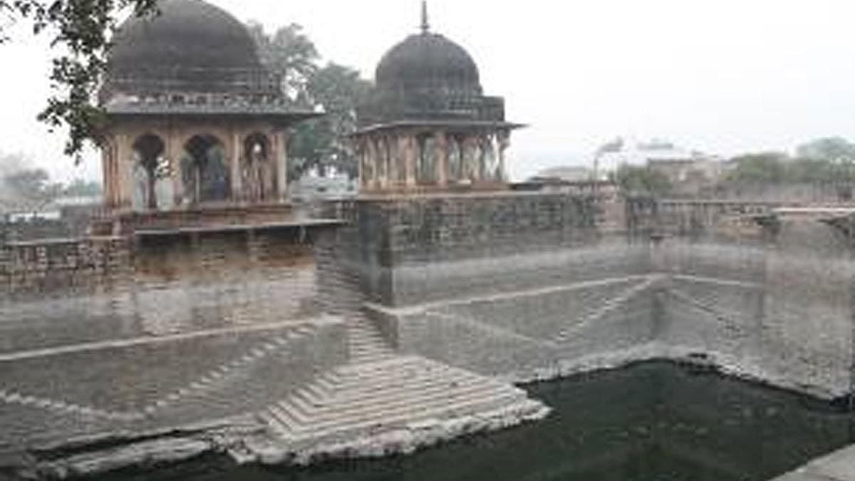 The Chakla bavdi of Chanderi