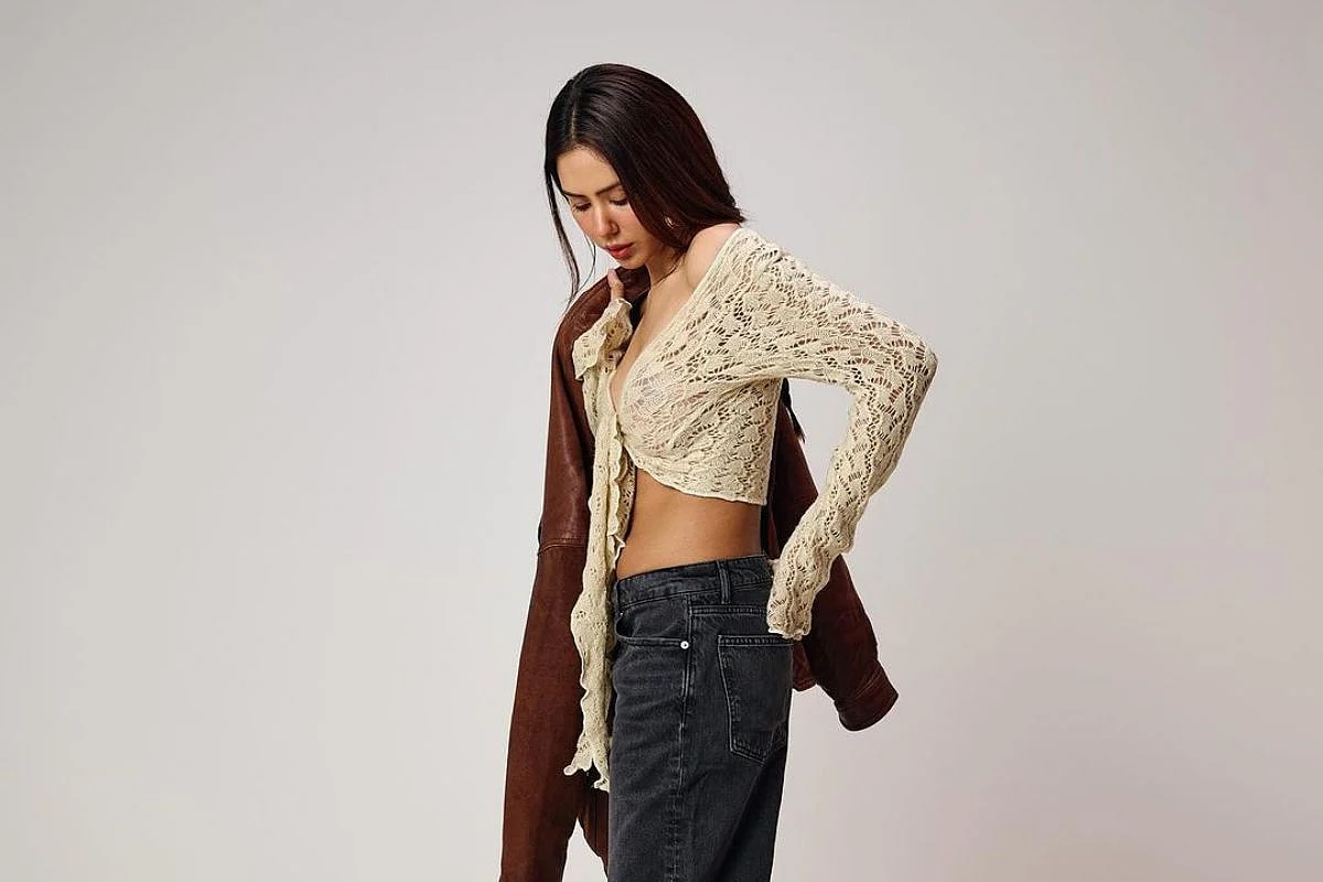 Sonam Bajwa Street Style Queen In Crochet Crop Top And Jeans