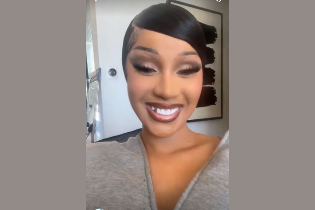 Cardi B's tooth comes off after she chews on a hard bagel