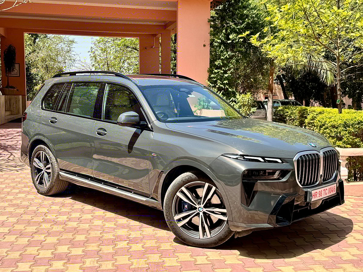 BMW X7: A Spacious and Luxurious SUV with Impressive Features
