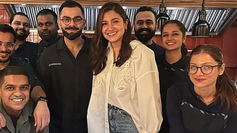 Virat Kohli and Anushka Sharma enjoy dinner with friends in Mumbai