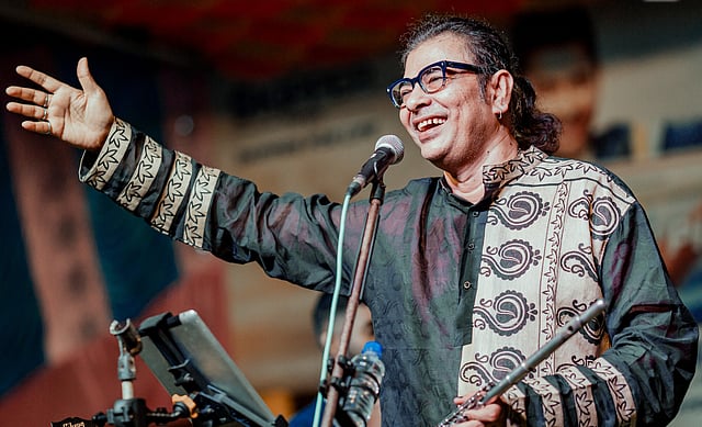 Kolkata's Surojit o Bondhura becomes the first Bengali folk–fusion band ...