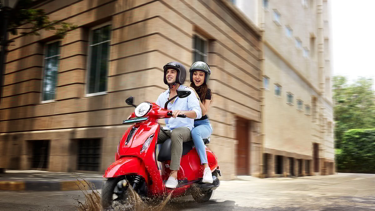 Chetak 2901 Electric Scooter Now Available in Multiple Color Variants ...