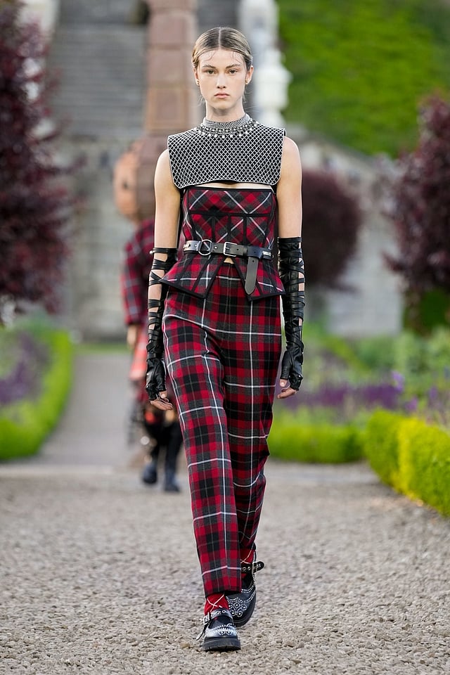 Dior Unveils 2025 Cruise Collection at Drummond Castle in Scotland: A ...