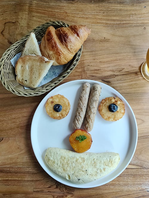 Check out the elaborate breakfast spread at this vintage themed eatery ...