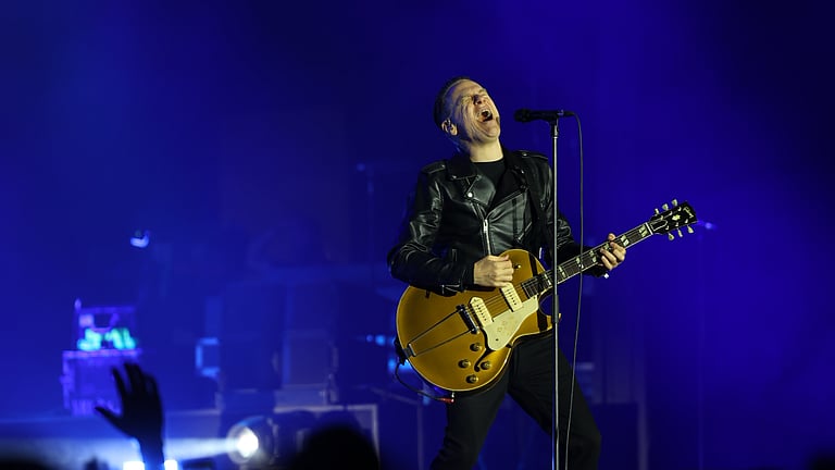 So happy it hurts! Fans left in tears watching Bryan Adams sing some of ...