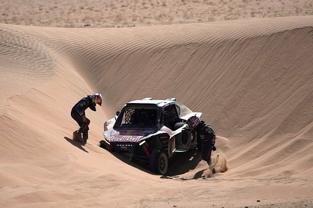 2025 Dakar Rally: Participants tackle tricky competitive stages