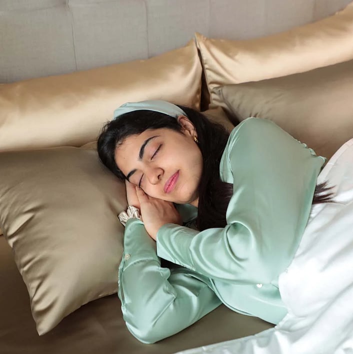 Enhance Sleep Quality: Seevo's Luxury Satin Bedding for Ultimate Rest