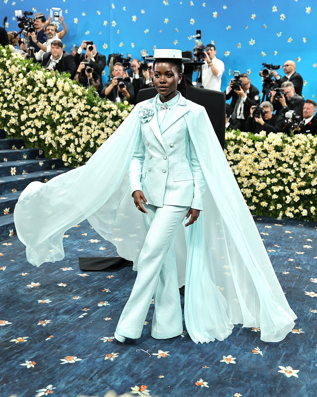 Met Gala 2025 Live Updates: Best-Dressed stars and standout red carpet ...