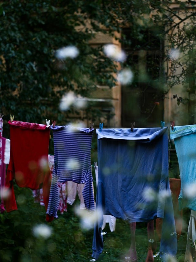 Monsoon Hacks: How to dry damp clothes indoors?