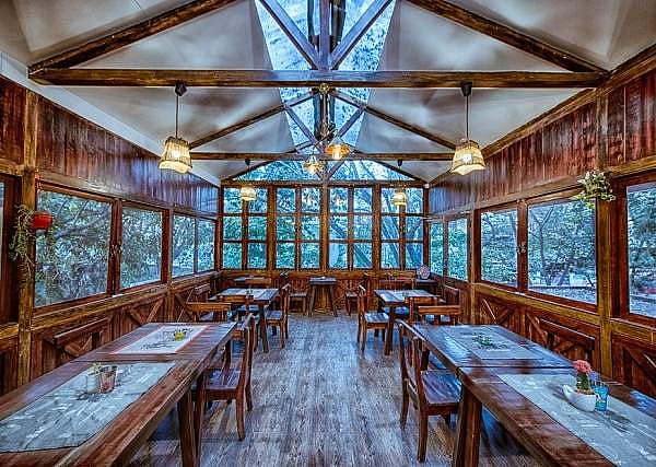 Tuck into authentic kulchas and lavasa at this new Kashmiri café