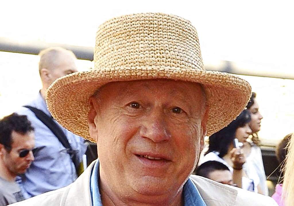 'Sweet dreams, sweet idiot': Monty Python writer-actor Neil Innes dies ...