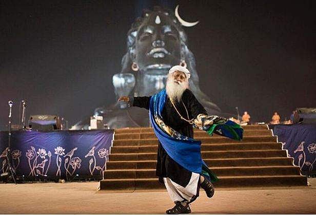 Spiritual Moves: Watch Sadhguru Jaggi Vasudev Dance at Isha Yoga Centre ...
