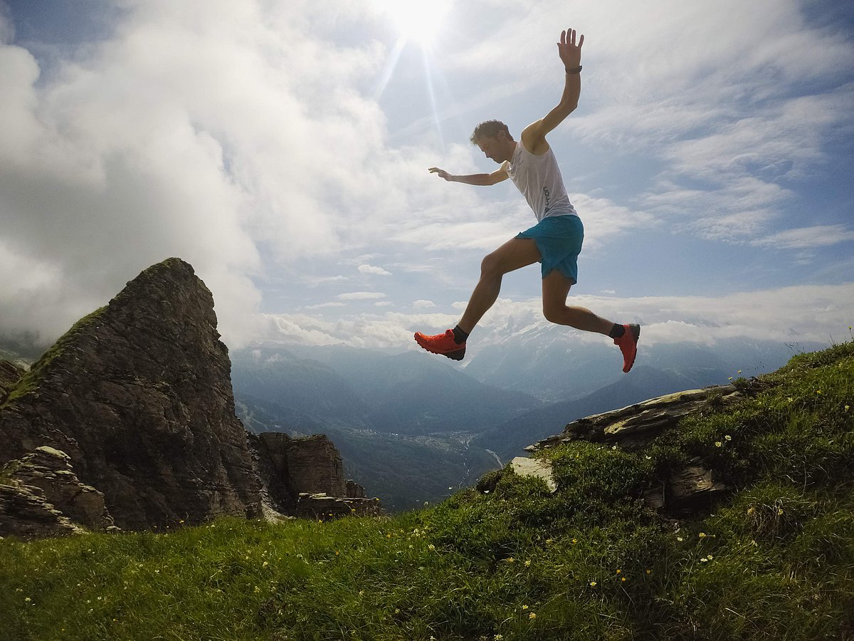 Spanish ultra-athlete Kilian Jornet reveals how he jumps ridges, skis ...