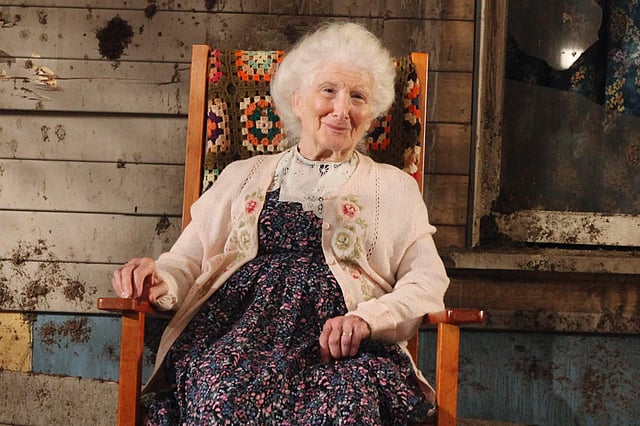 'We'll miss you Linda Porter': Superstore comedian-actress dies at age 86