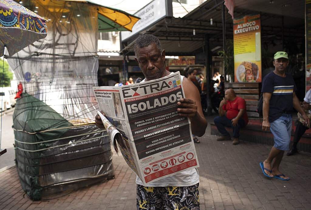 Photo special! Chasing the news: Scenes of people trying to get the ...