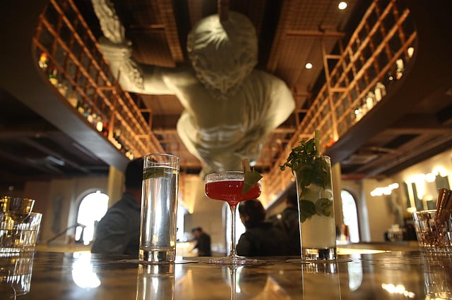 Greek-themed diner Olterra offers unforgettable experience in Kolkata