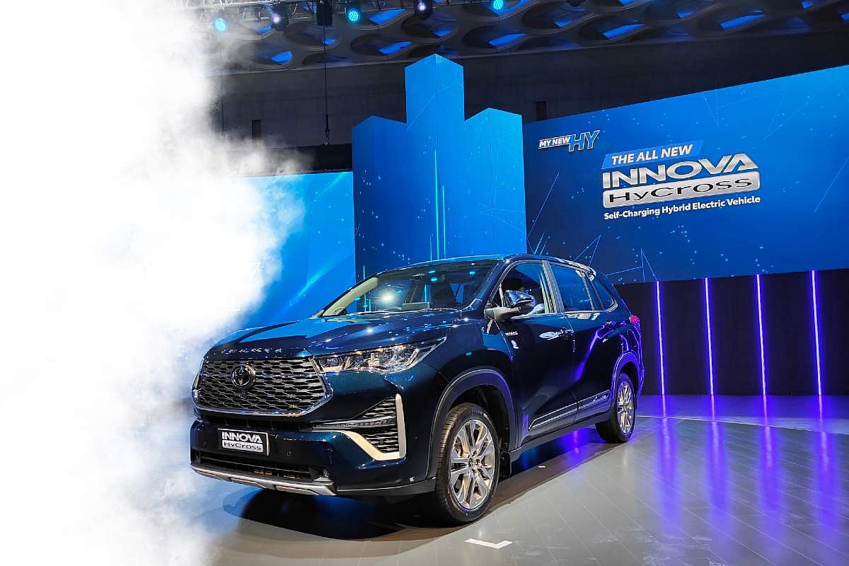 Toyota Innova Hycross revealed!