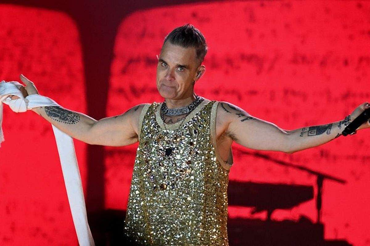 Robbie Williams fan dies after horrific fall at Sydney concert