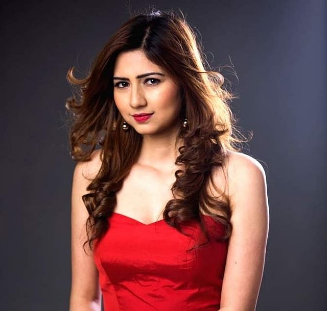 Singer-songwriter Akanksha Bhandari unveils her new single Saawariya