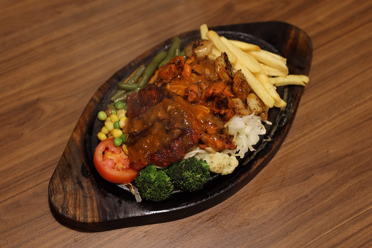 Newly-discovered Sizzling Joe lends a desi flavour to Cilantro Chilli Chicken