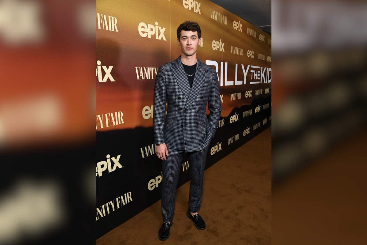 Tom Blythe to portray younger version of Coriolanus Snow in new 'Hunger ...