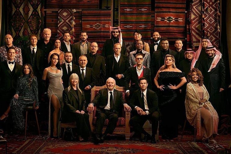 Salman Khan, Alia Bhatt pose with Anthony Hopkins, Zack Snyder, Kevin ...