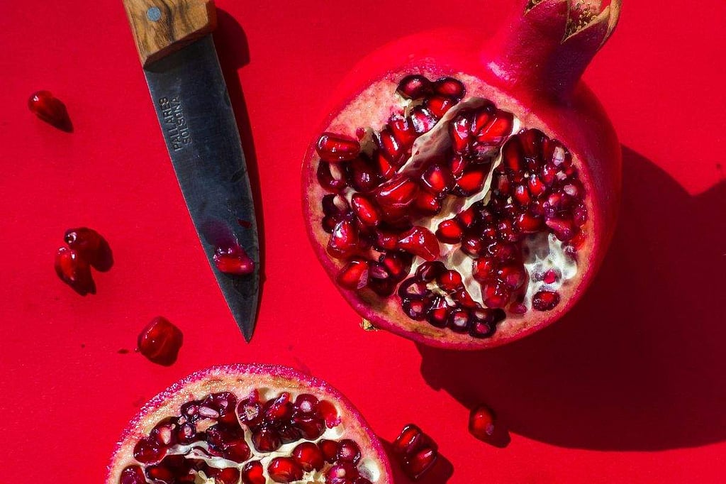 Pomegranates: A nutrient-rich powerhouse with surprising health ...