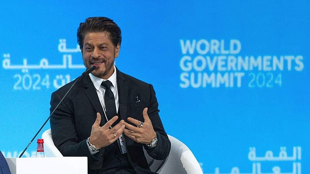 From ‘Steve Jobs’ to ‘50 Shades of Grey’: SRK gives a peek into his library