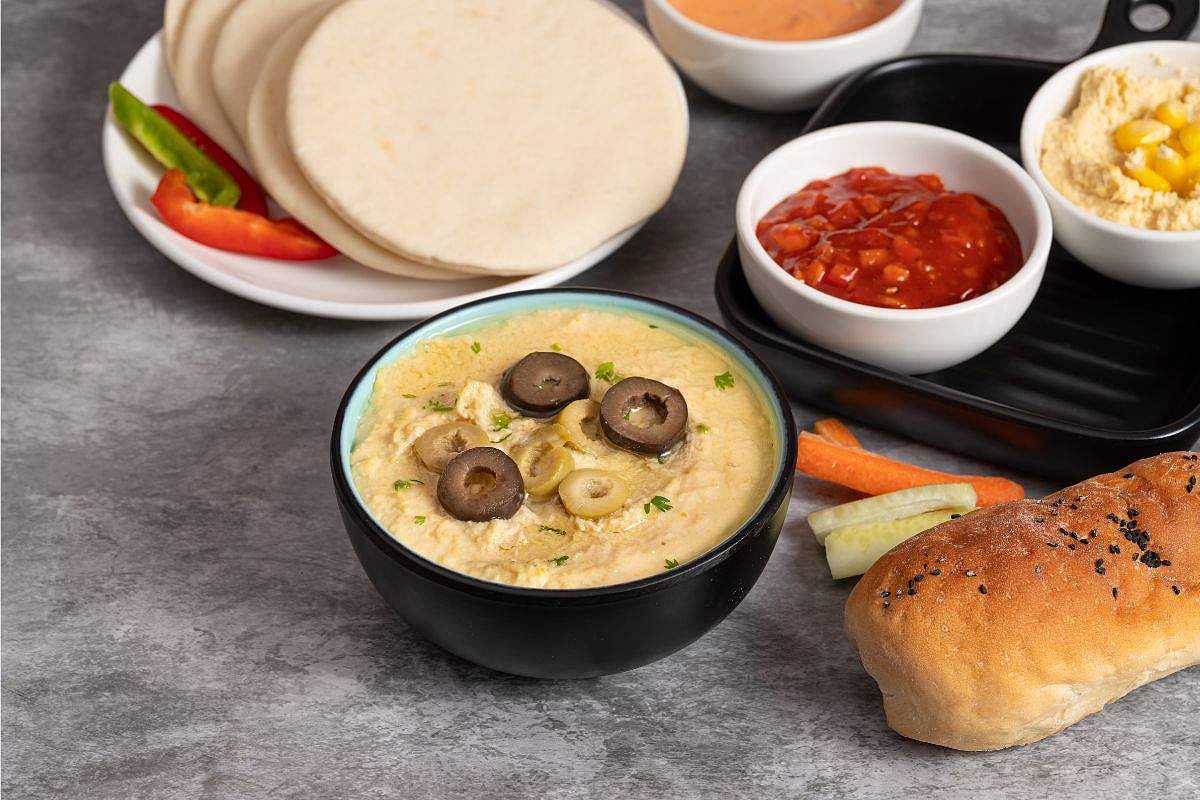 This modern regional buffet restaurant serves more than 230 delicacies