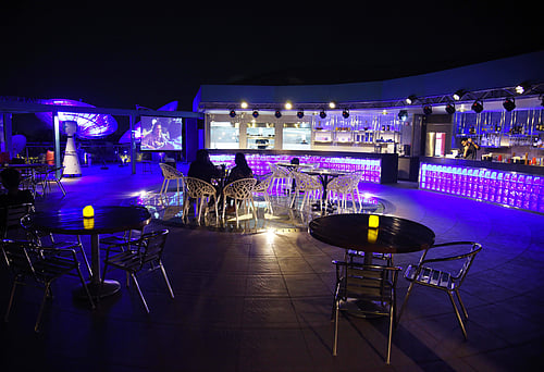 Review: Zing Sky Bar+Lounge | Hyatt Place Hyderabad Rooftop Lounge Best ...