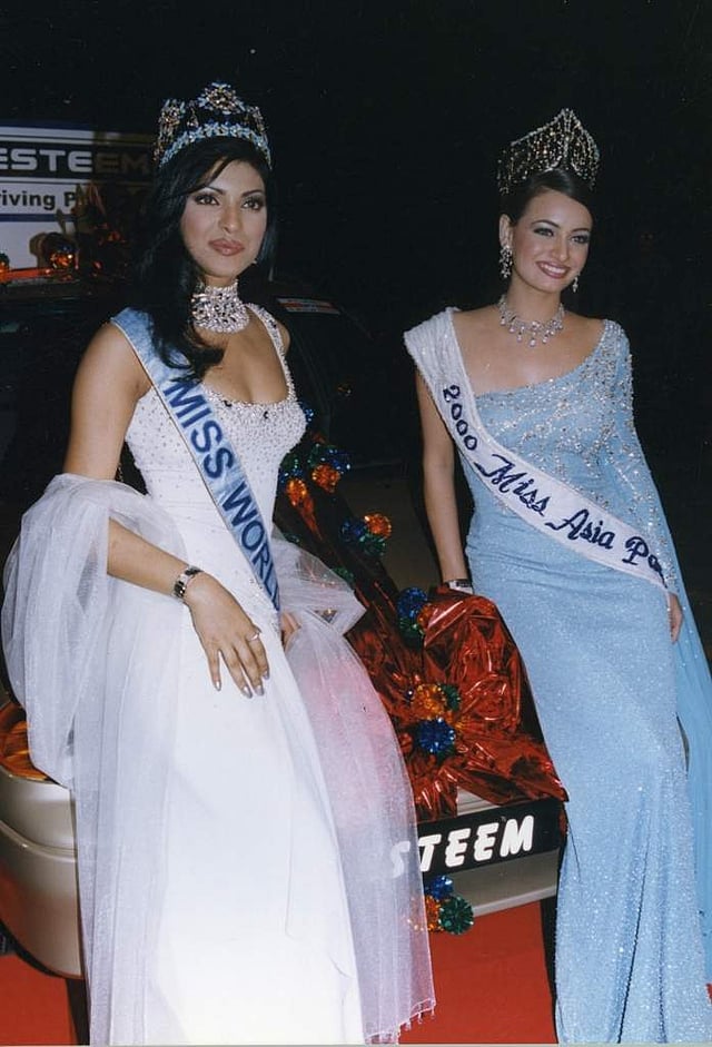 Dia Mirza, who was crowned Miss Asia Pacific International 2000 ...