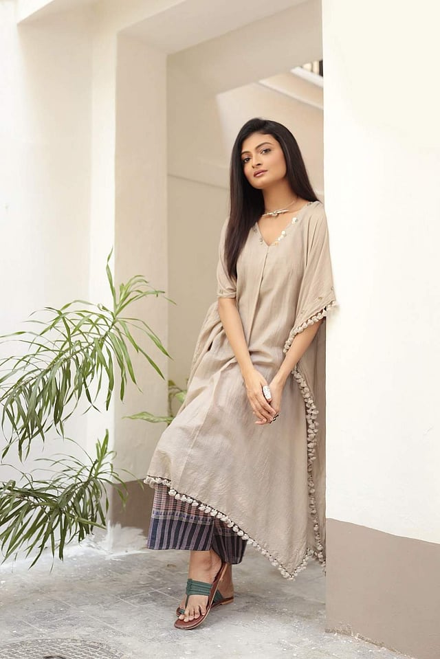 Tanika Basu channels the Gen-Z vibe in festive silhouettes from Kavya ...