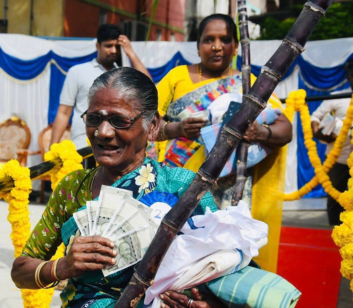 Tamil festival 'Pongal' gift set worth Rs.3,000! : Chief Minister MK ...