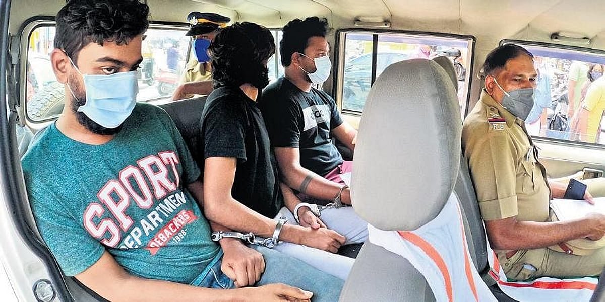 Hi-tech thieves arrested for stealing cars which is sold through olx