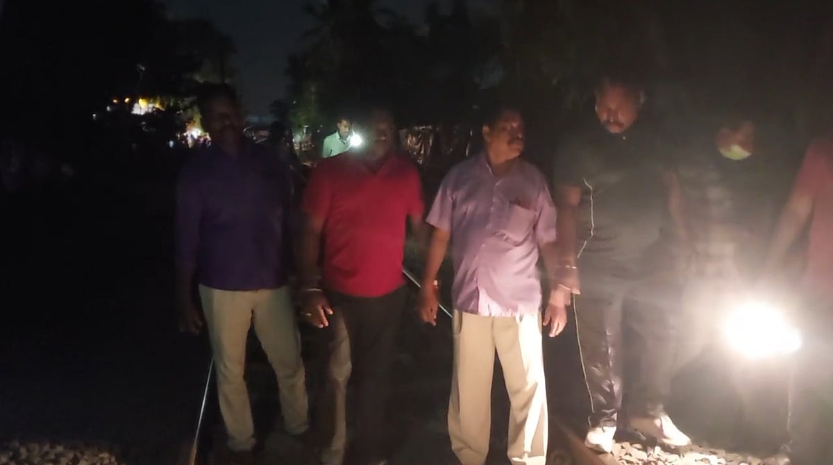 Rowdy gang hoarding a country bomb on a railway track in Pondicherry