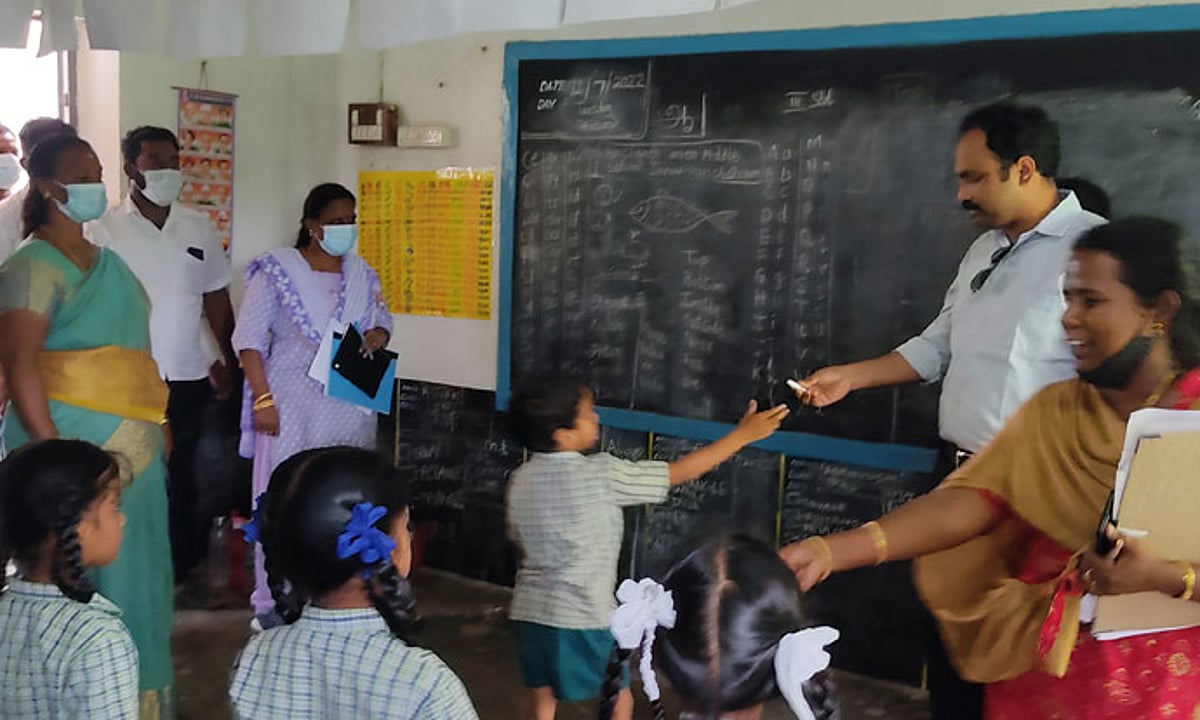 thiruvallur district Collector teaching a class to the 3rd students