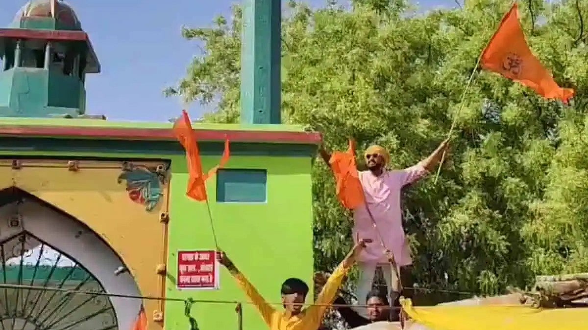 Ram Navami devotees climb mosque wave saffron flags in Uttar Pradesh