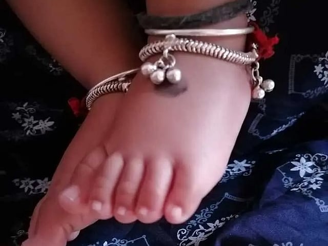 வெள்ளியில் கொலுசு அணிவதன் காரணம் இதுதானா