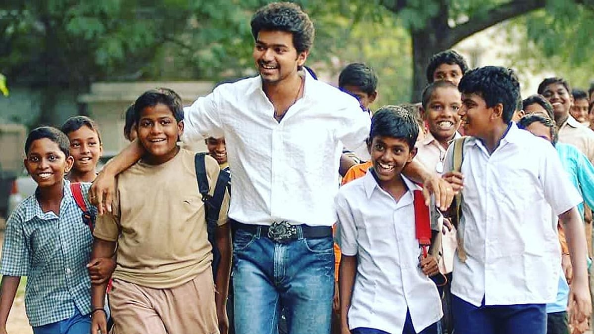 மாணவர்களை கௌரவிக்கும் நடிகர் விஜய்!