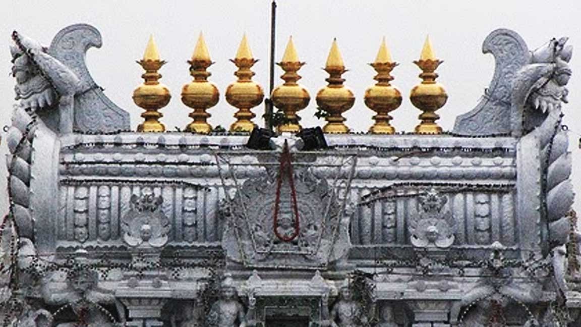 Temple towers that are thunderbolts!