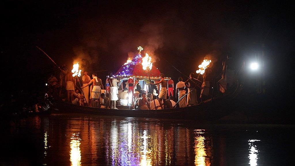 Thiruvonam boat arrived in kerala For celebration Happy Onam