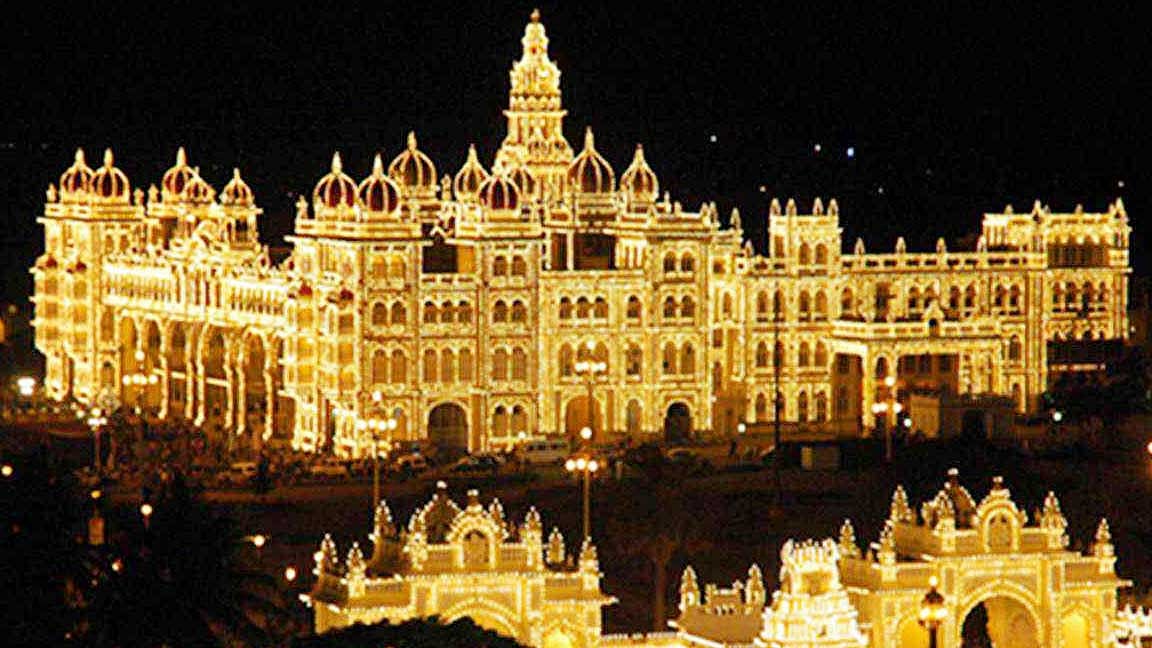 Mysore Palace glittering like a torch – Mysore Dussehra Festival!