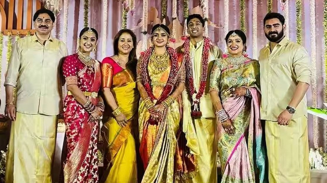 vijayakumar Grand daughter | ஜோராக நடந்த விஜயக்குமாரின் பேத்தி திருமணம் ...