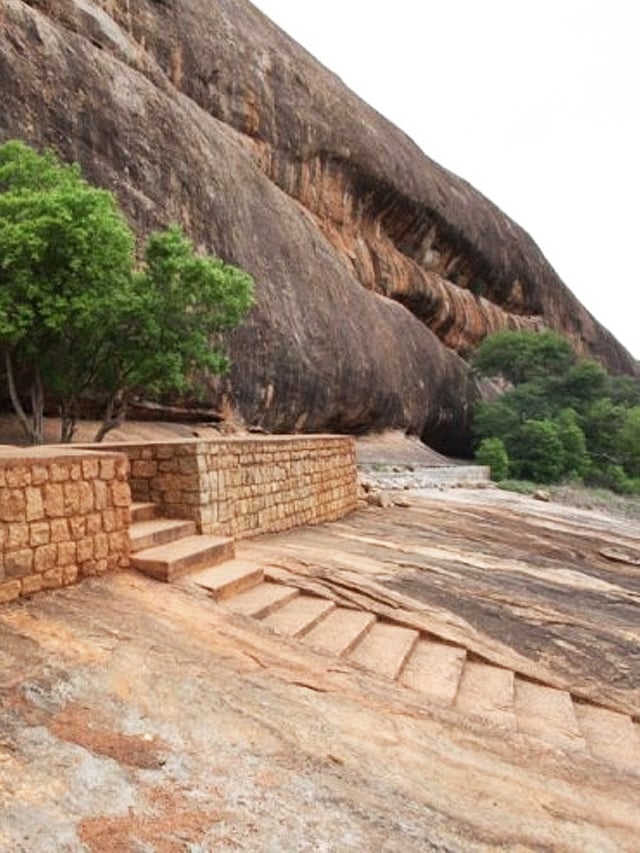 Sittanavasal, it's showing the history of Tamil paintings