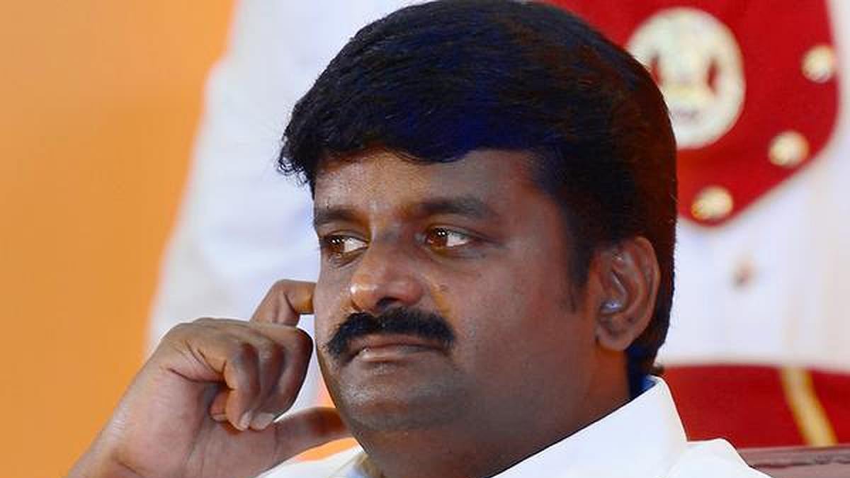 அதிமுக முன்னாள் அமைச்சர் விஜயபாஸ்கர் வீட்டில் அமலாக்கத்துறை சோதனை! ADMK ...